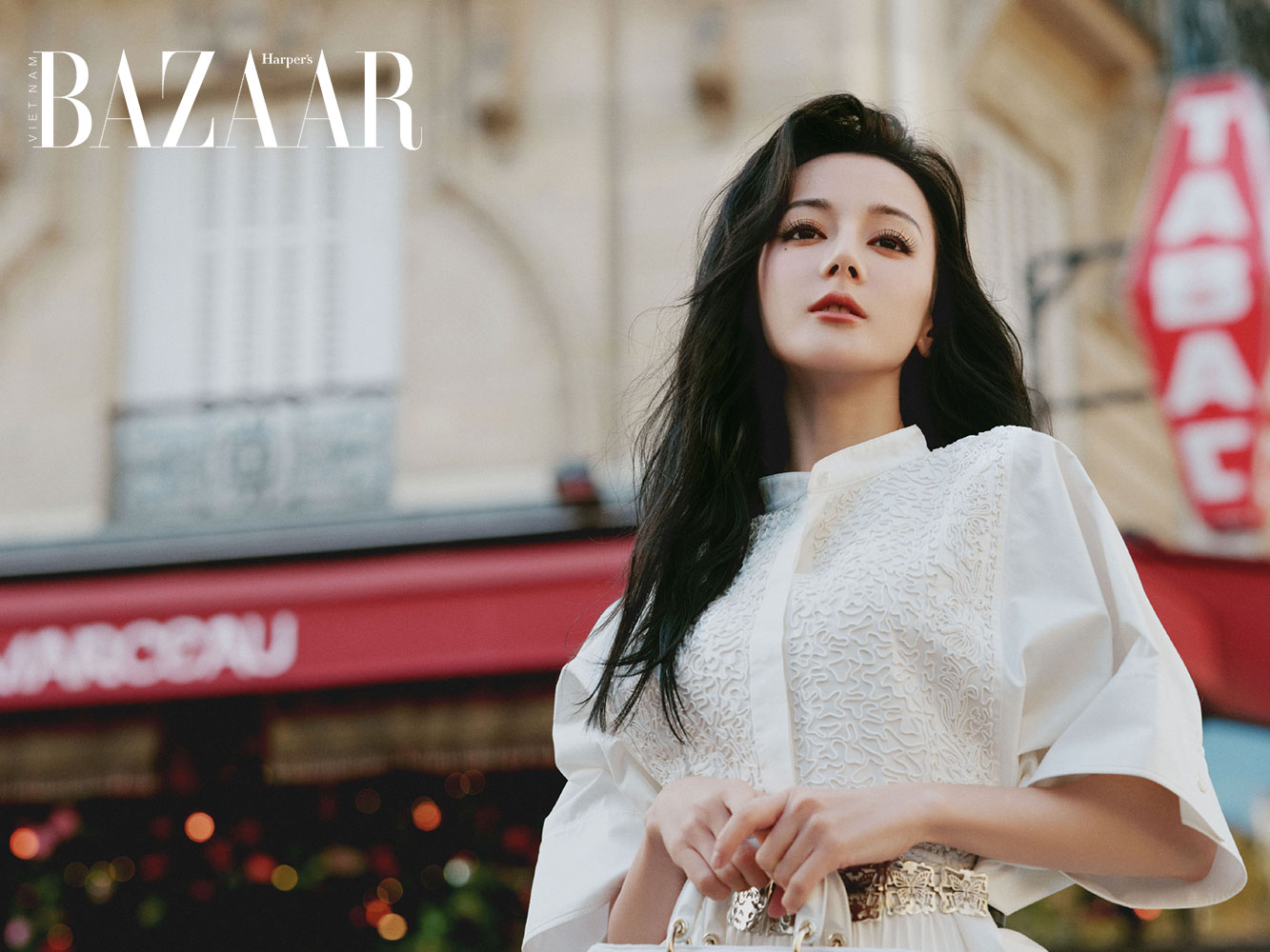 Địch Lệ Nhiệt Ba đạp xe ở Paris trong đầm công chúa Dior | Harper's ...