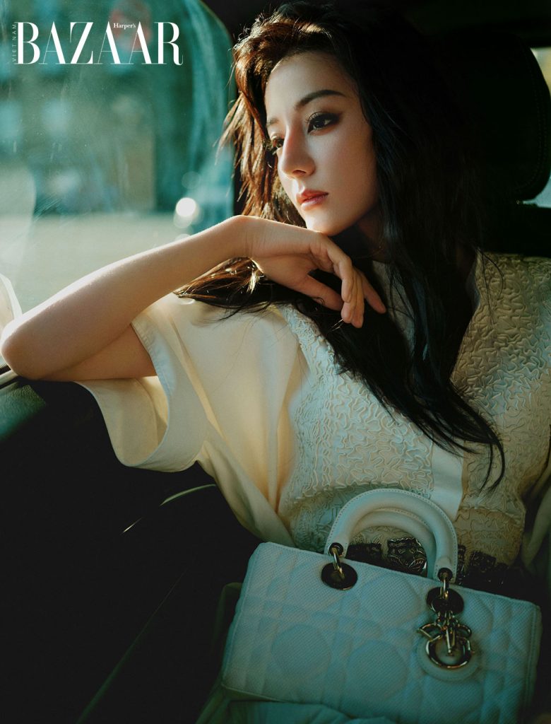 Địch Lệ Nhiệt Ba đạp xe ở Paris trong đầm công chúa Dior | Harper's ...