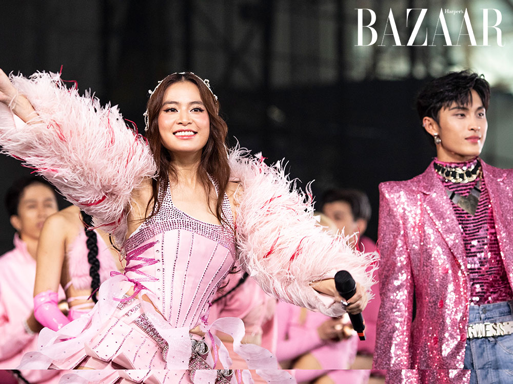 Hoàng Thùy Linh thay 19 bộ thời trang trong Vietnamese Concert!