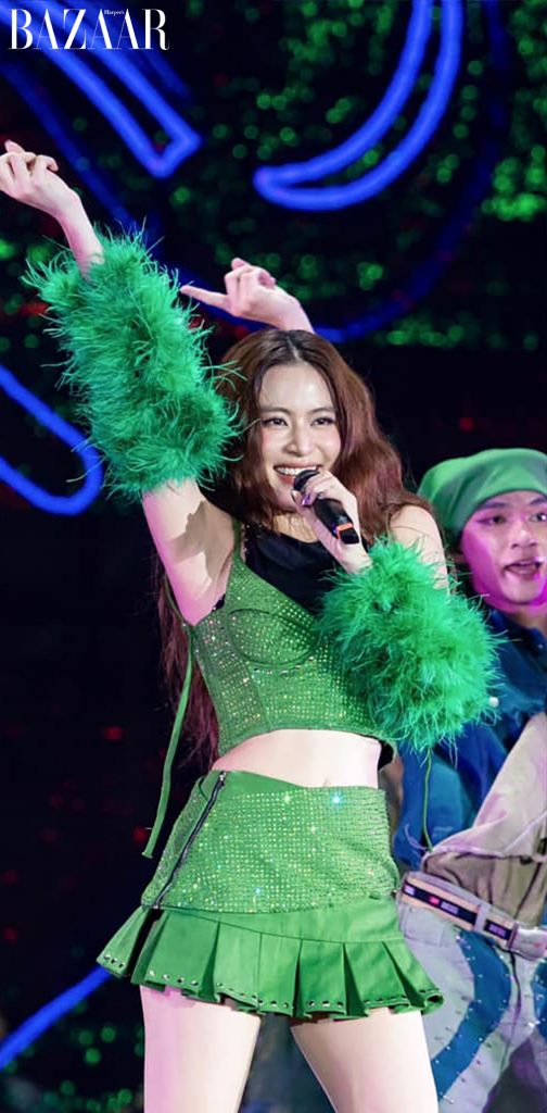 Hoàng Thùy Linh thay 19 bộ thời trang trong Vietnamese Concert!