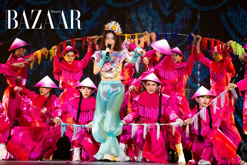 Hoàng Thùy Linh thay 19 bộ thời trang trong Vietnamese Concert!