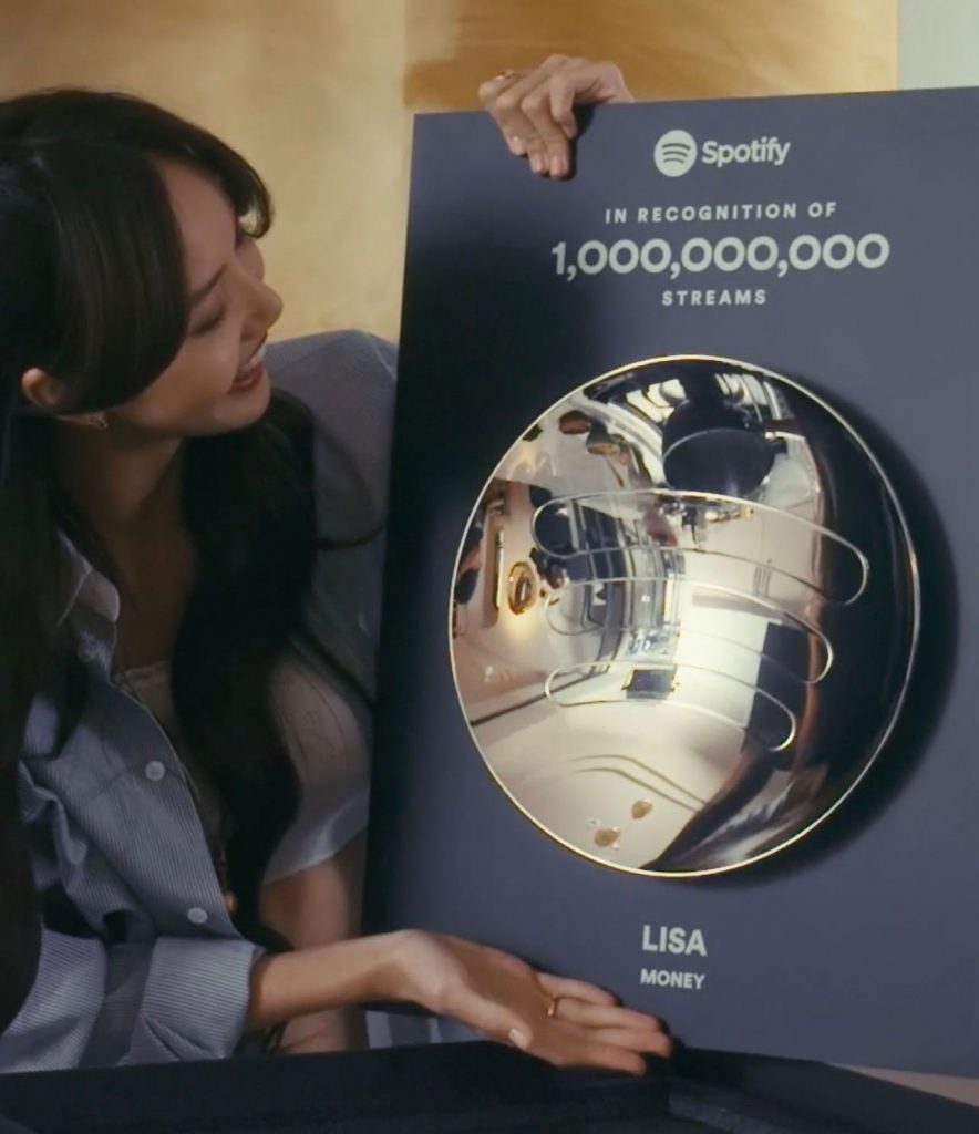 Lisa (BLACKPINK) gia nhập Billions Club nhờ ca khúc Money