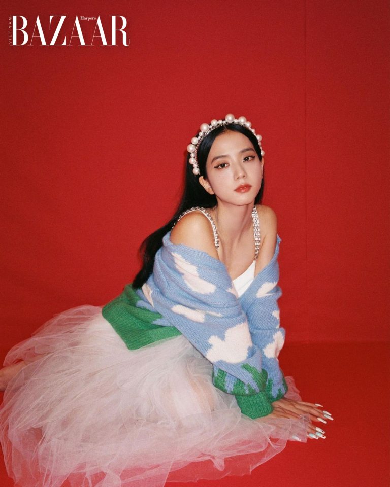 Cách phối áo cardigan nữ như Jisoo BLACKPINK | Harper's Bazaar Việt Nam