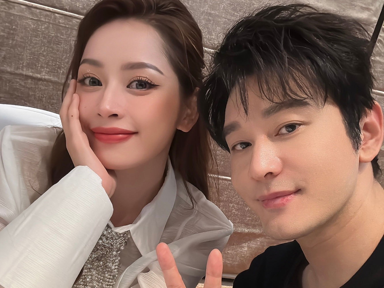 Chi Pu cùng Huỳnh Hiểu Minh song ca trên Đài Hồ Nam | Harper's Bazaar ...