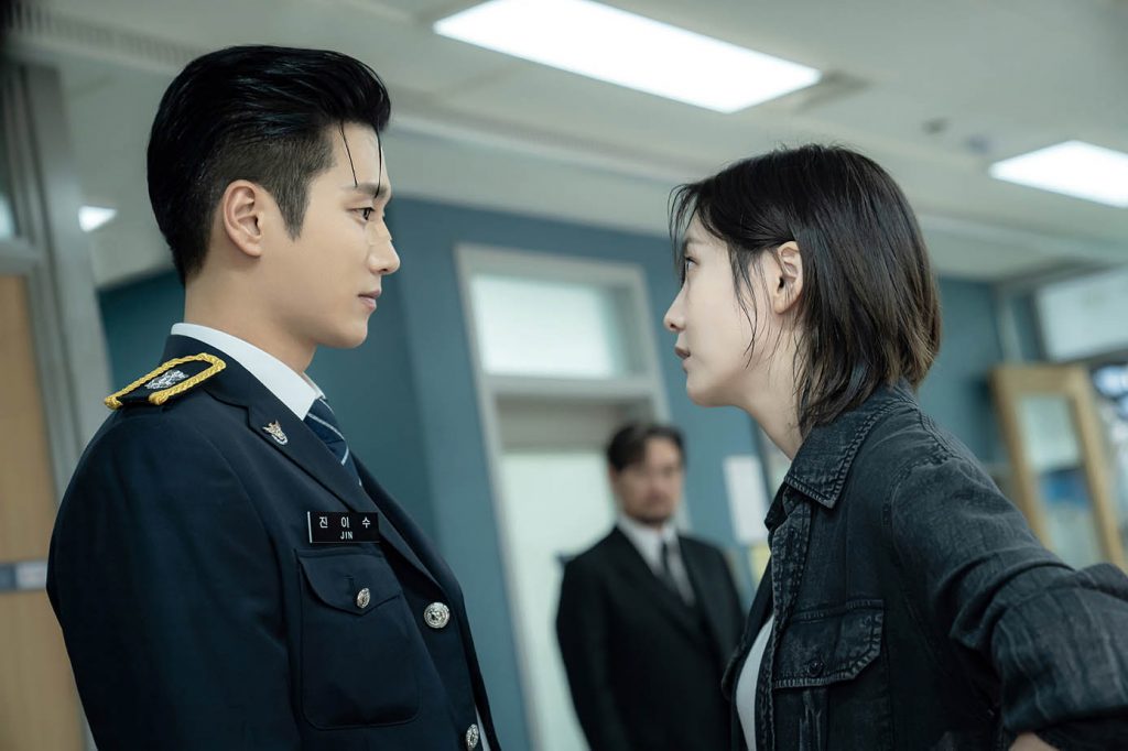 Tài phiệt và cảnh sát gây sốt của Ahn Bo Hyun có gì hấp dẫn?