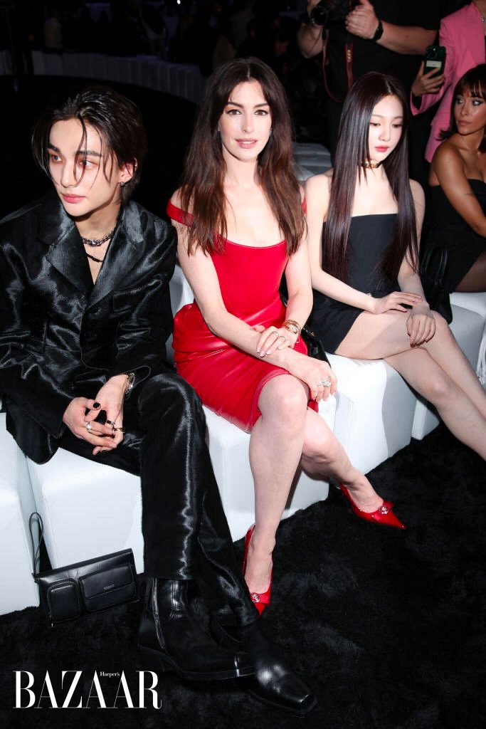 NingNing và Hyunjin chung khung hình với Anne Hathaway | Harper's ...