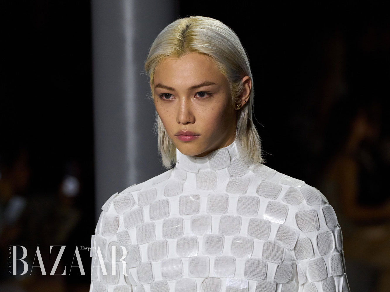 Felix (Stray Kids) lần đầu diễn catwalk cho Louis Vuitton | Harper's ...