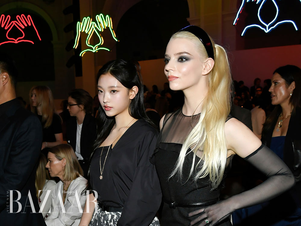 Haerin giao lưu với các sao quốc tế tại show Dior Pre-Fall 2024 | Harper's Bazaar Việt Nam