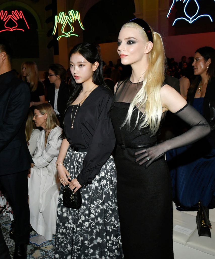 Haerin giao lưu với các sao quốc tế tại show Dior Pre-Fall 2024 | Harper's Bazaar Việt Nam