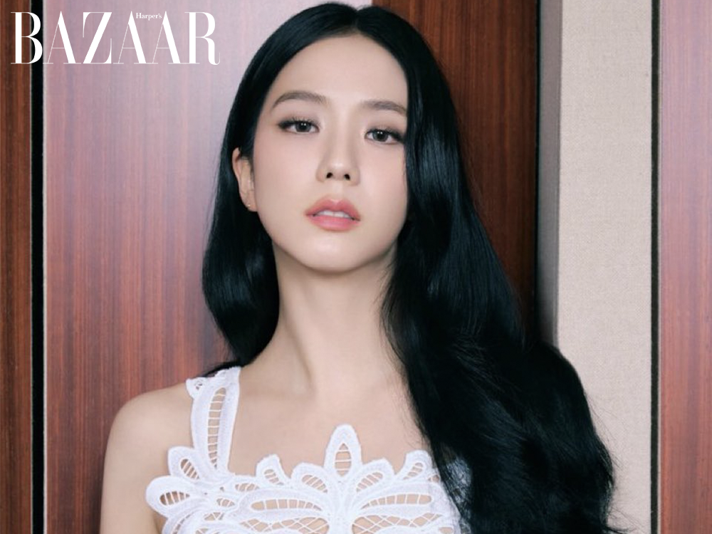 Theo chân Jisoo vào phòng thu trong chiến dịch Self-Portrait | Harper's ...