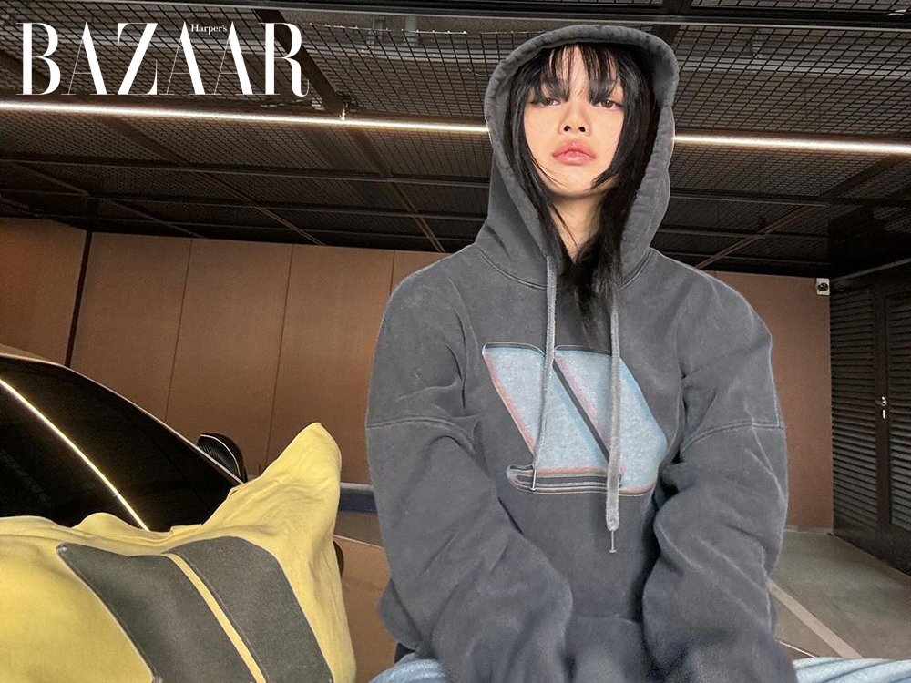 Merch LLOUD của Lisa (BLACKPINK) vừa ra mắt đã cháy hàng | Harper's ...