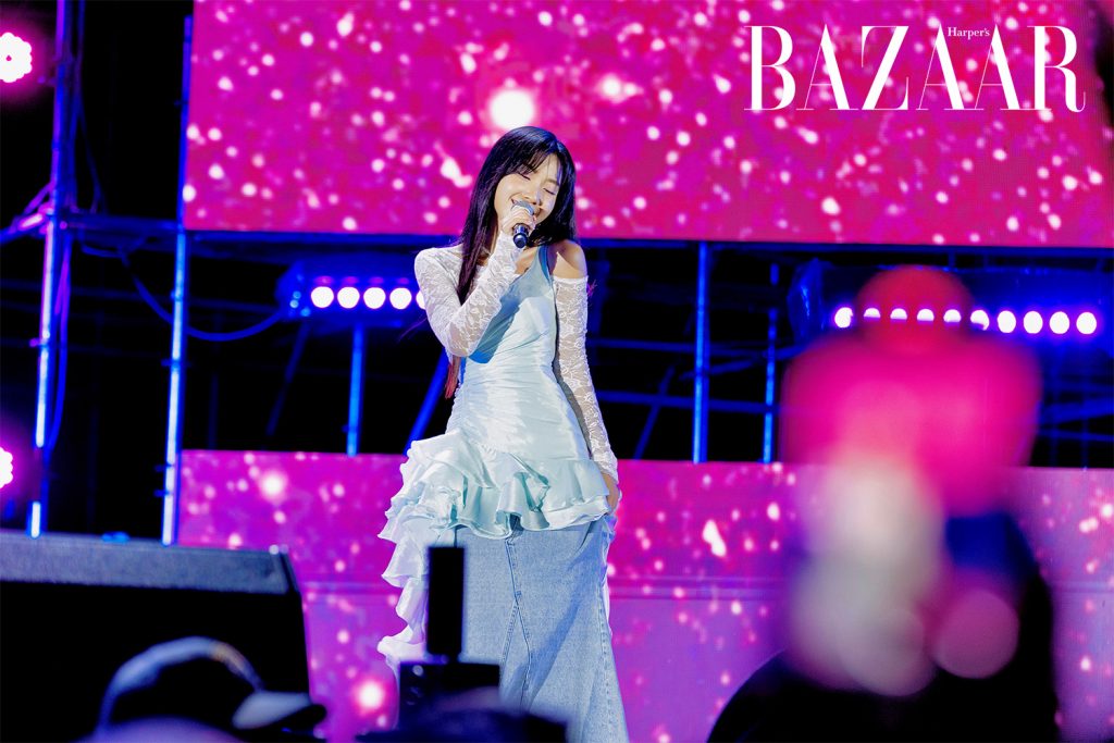 Vy Vy tự tin biểu diễn trước 30.000 khán giả School Fest 2024 | Harper ...