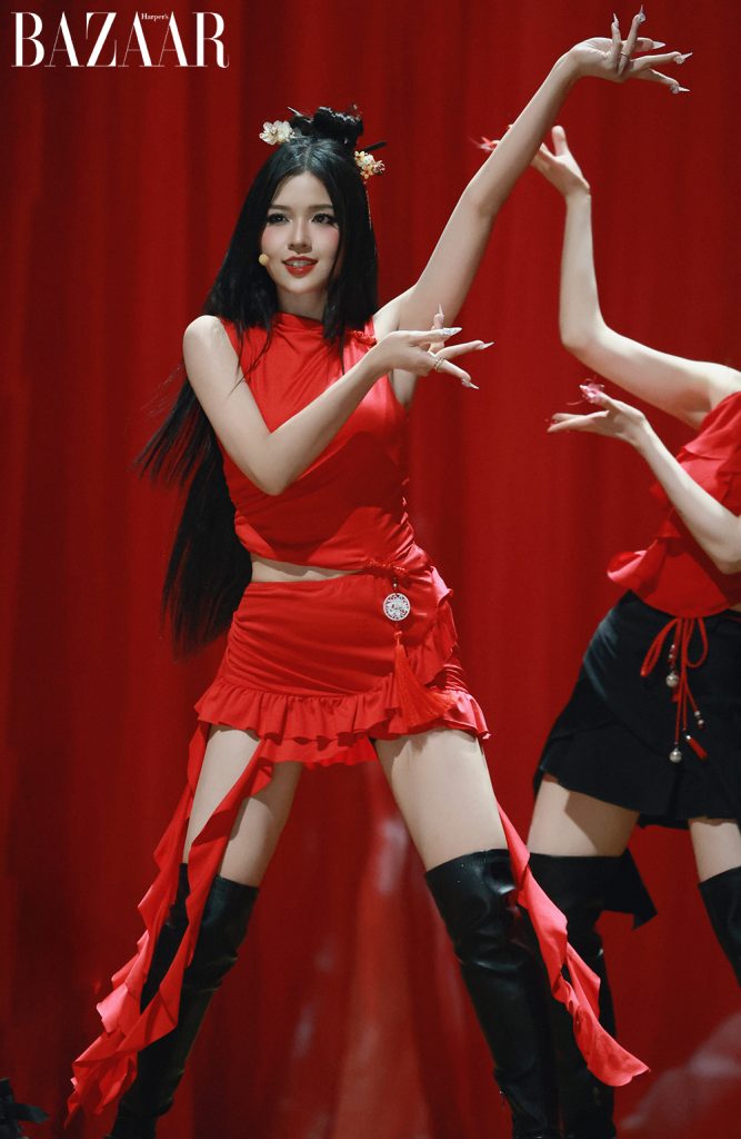 Suni Hạ Linh tái hiện điệu múa Đát Kỷ trong công diễn 3 Đạp gió ...