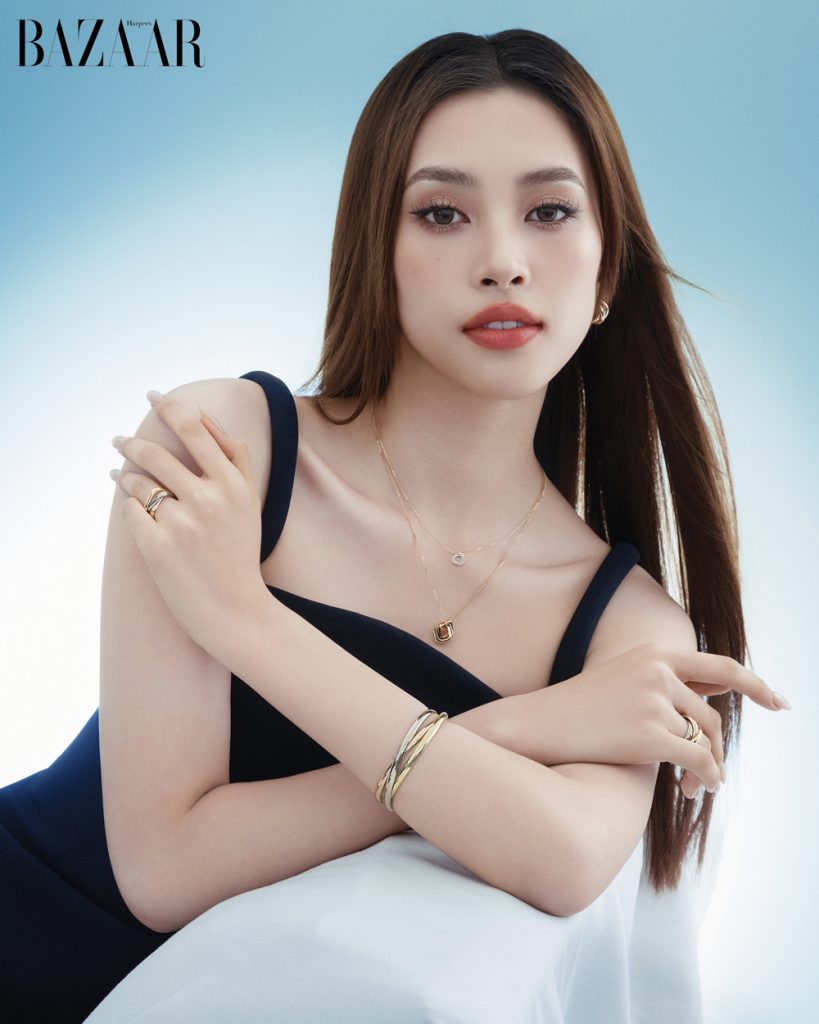 Hoa hậu Tiểu Vy tỏa sáng cùng trang sức Cartier Trinity | Harper's Bazaar Việt Nam