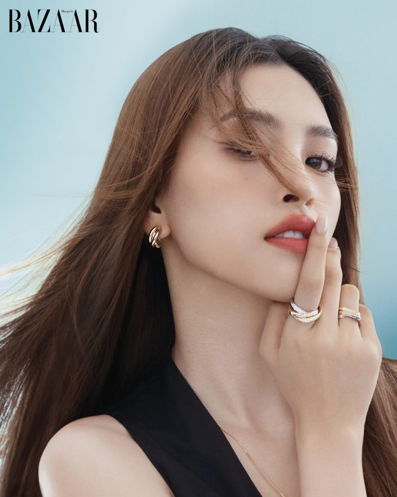 Hoa hậu Tiểu Vy tỏa sáng cùng trang sức Cartier Trinity | Harper's Bazaar Việt Nam