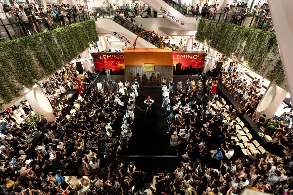 Show LEMINO Xuân Hè 2024 quy tụ dàn người mẫu đình đám | Harper's Bazaar Việt Nam