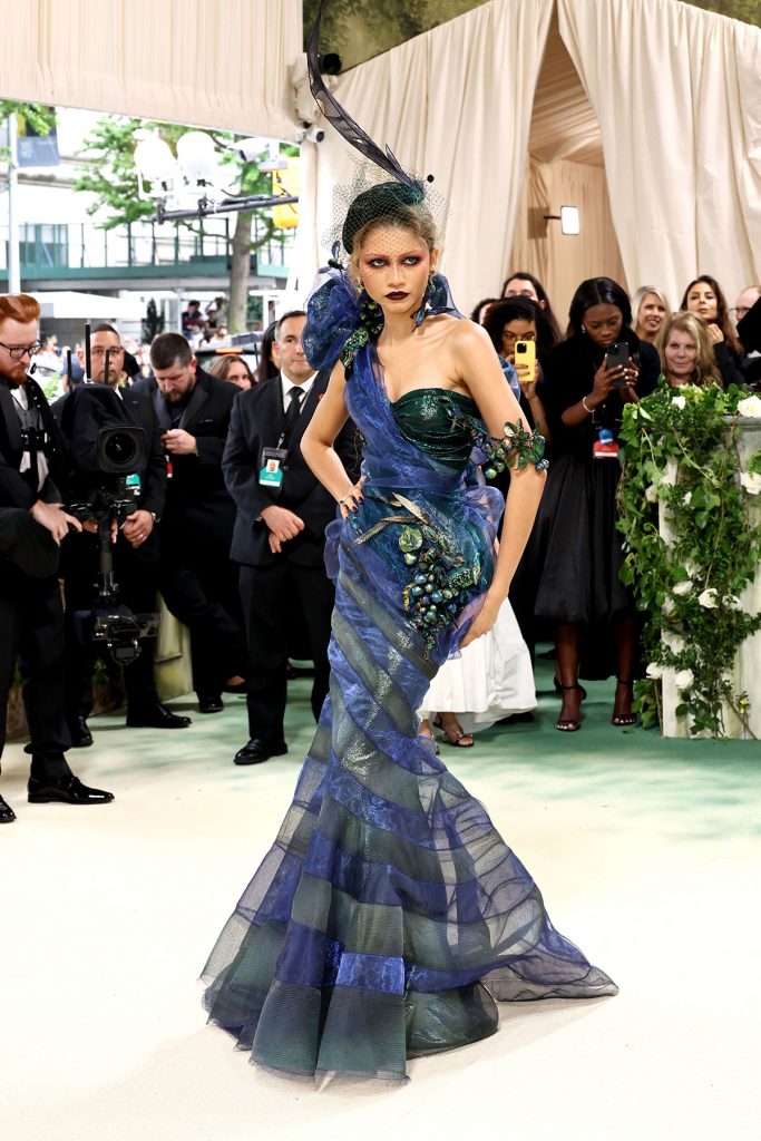 Zendaya hậu thuẫn John Galliano trên thảm xanh Met Gala 2024