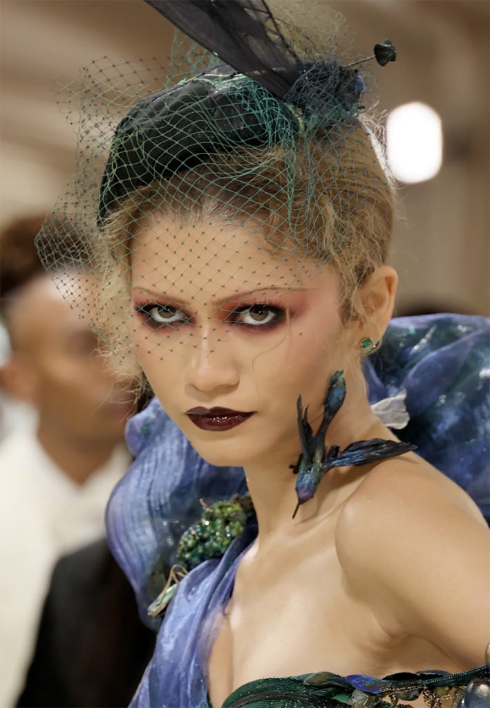 Phong cách trang điểm Goth chiếm lĩnh Met Gala 2024 | Harper's Bazaar ...