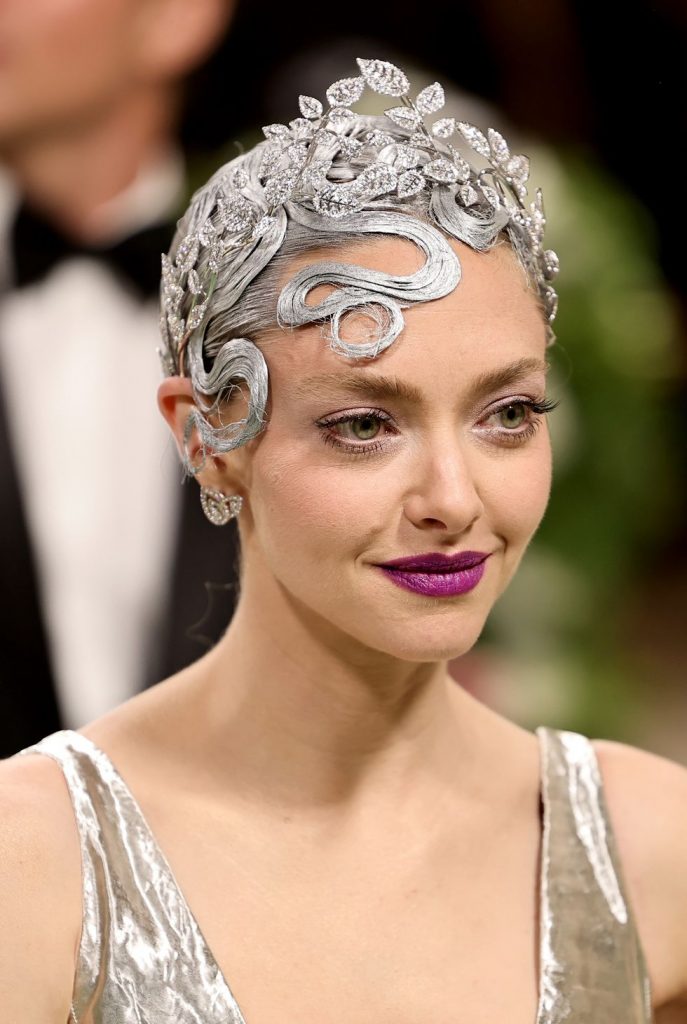Phong cách trang điểm Goth chiếm lĩnh Met Gala 2024 | Harper's Bazaar ...