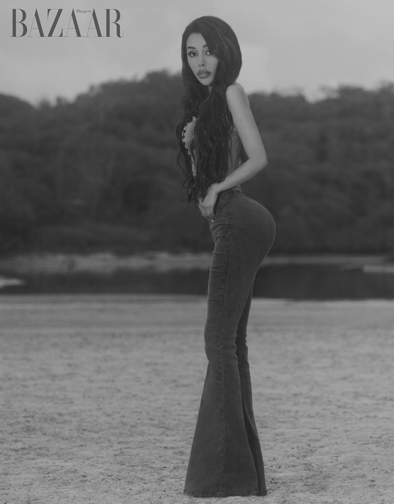 Model Sonya Cruz. Photographer Mario Rossi. | Harper's Bazaar Việt Nam