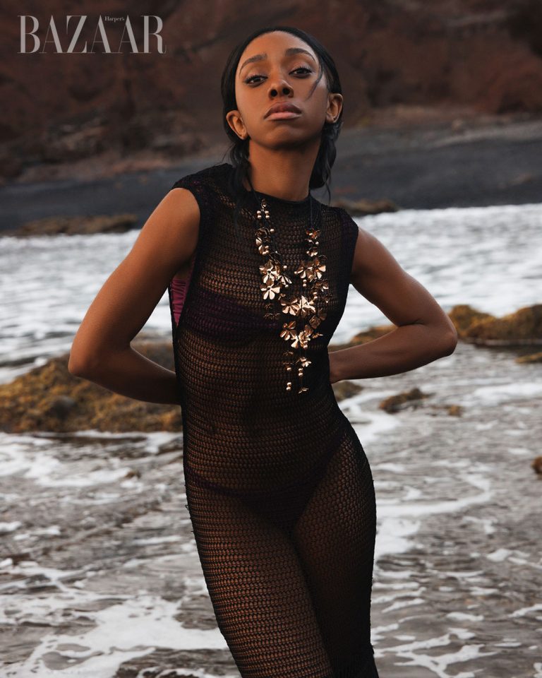 Người mẫu: Sue Gomes. Photographer: Vinh Vu & Sabina Mazur | Harper's Bazaar Việt Nam