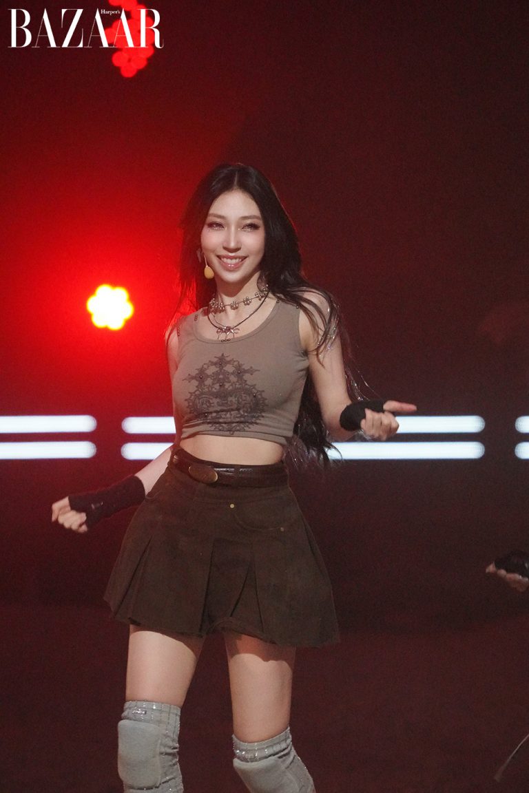 LUNAS bắn rap tiếng Trung trên sân khấu Đạp gió 2024 | Harper's Bazaar ...