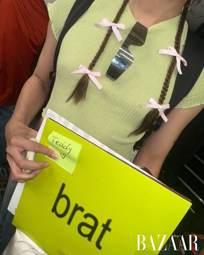 Brat Green của Charli XCX: Màu xanh lá cho những đứa trẻ hư | Harper's ...