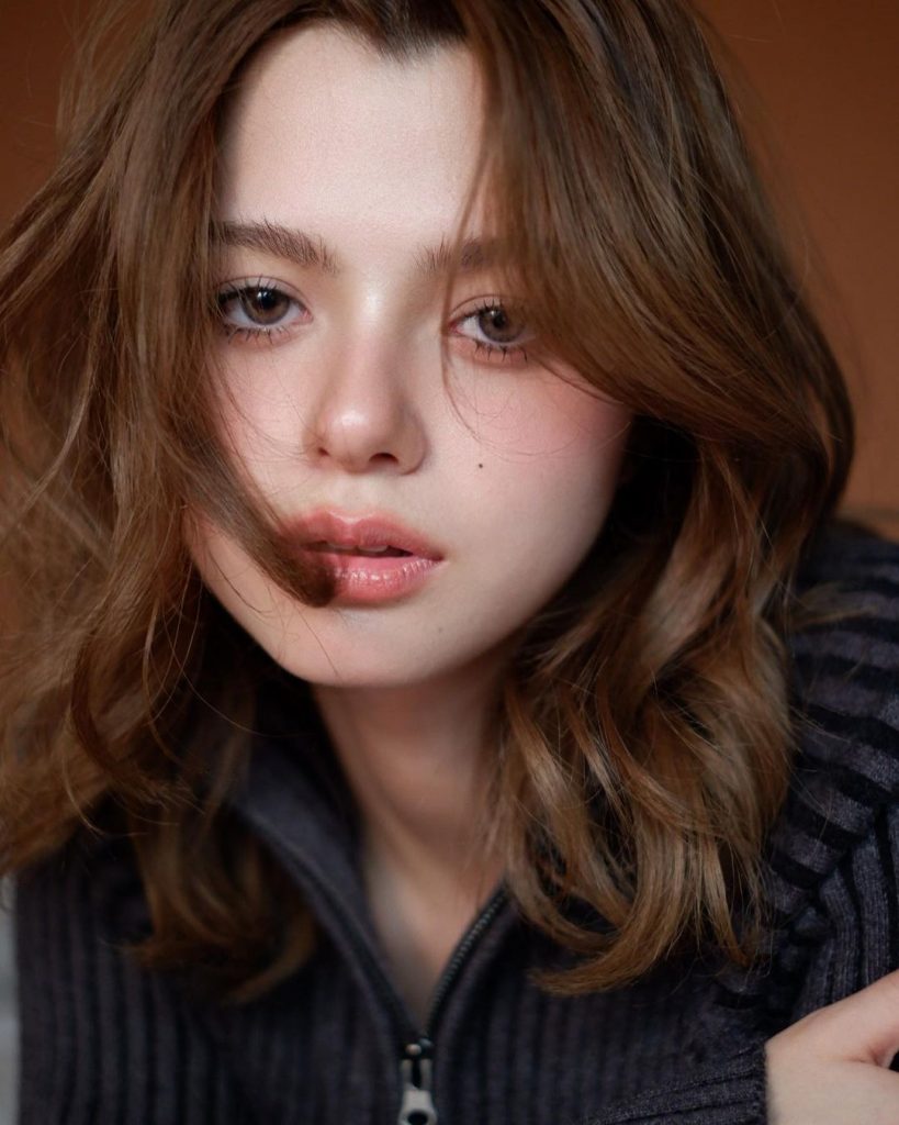 Chương trình truyền hình có sự tham gia của Becky Armstrong | Harper's ...