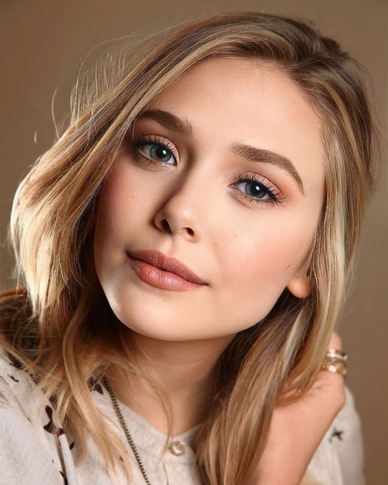 Top 8 phim mới nhất của “Phù thủy đỏ” Elizabeth Olsen | Harper's Bazaar ...