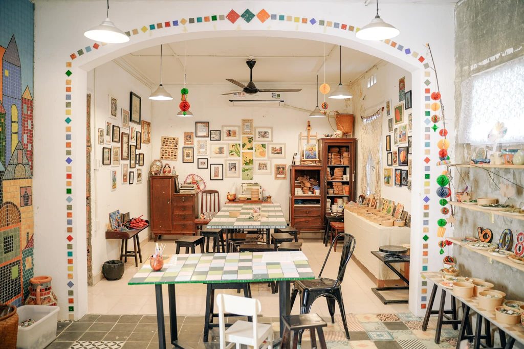 Thư giãn với lớp học khảm tranh mosaic | Harper's Bazaar Việt Nam