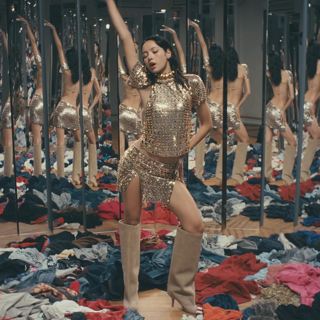 Lisa gửi gắm thông điệp ý nghĩa gì trong MV New Woman? | Harper's Bazaar Việt Nam