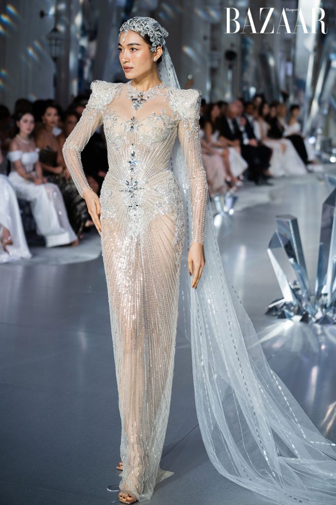 Show diễn I Dreamed A Dream của Chung Thanh Phong | Harper's Bazaar Việt Nam