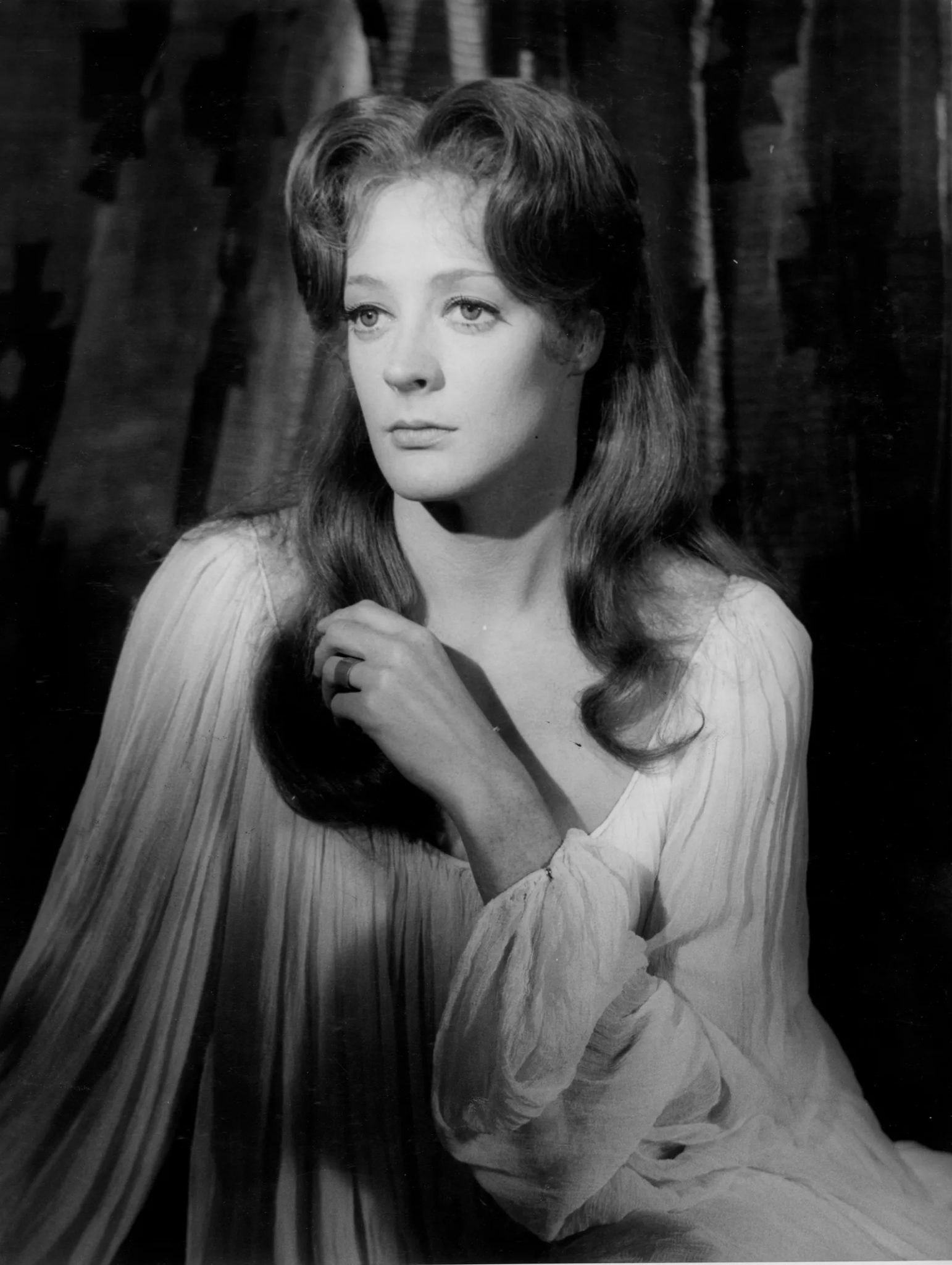 Maggie Smith, ngôi sao Anh quốc qua đời ở tuổi 89 | Harper's Bazaar ...