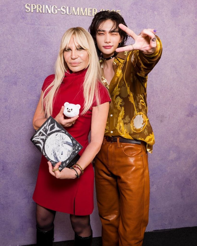 Front row Versace Xuân Hè 2025: Tinh thần Italian Excess | Harper's ...