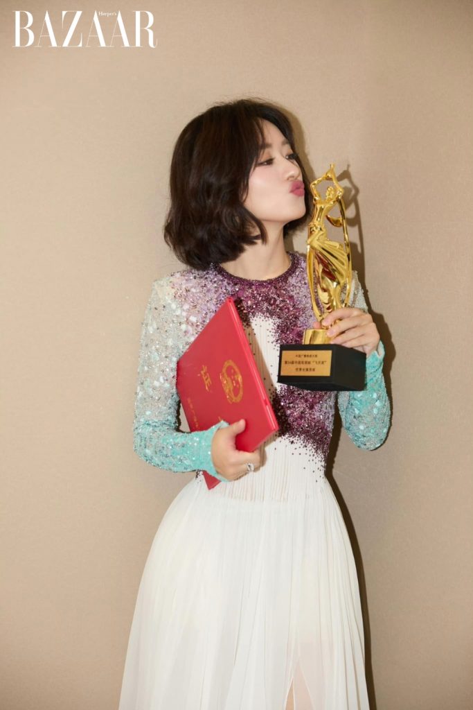 Triệu Lệ Dĩnh vượt Đường Yên trở thành Thị Hậu Phi Thiên | Harper's Bazaar Việt Nam