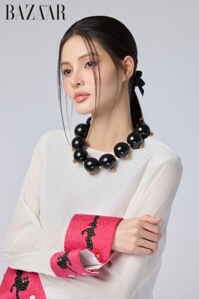 HA LINH THU Pre-Fall 2024: Chiều sâu của sắc xanh ngọc lam