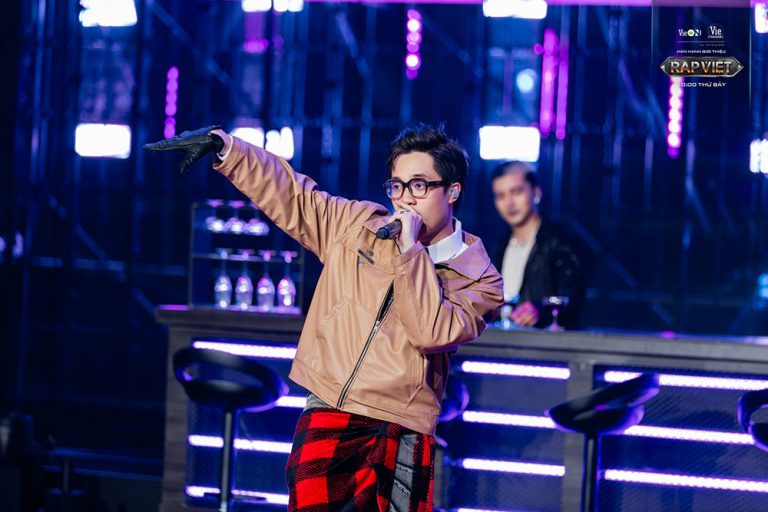 Coldzy nhận nón vàng từ Suboi, thẳng tiến vòng trong của Rap Việt