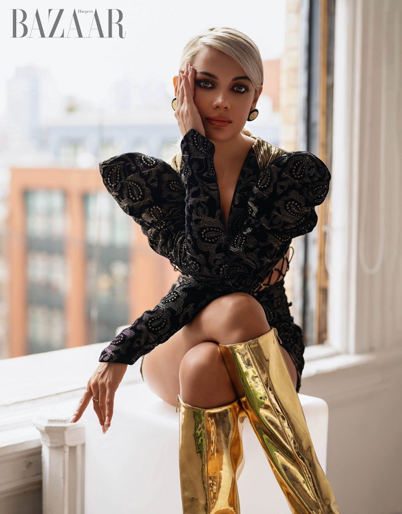 Anya Mudrik trong trang phục đậm chất vị lai | Harper's Bazaar Việt Nam