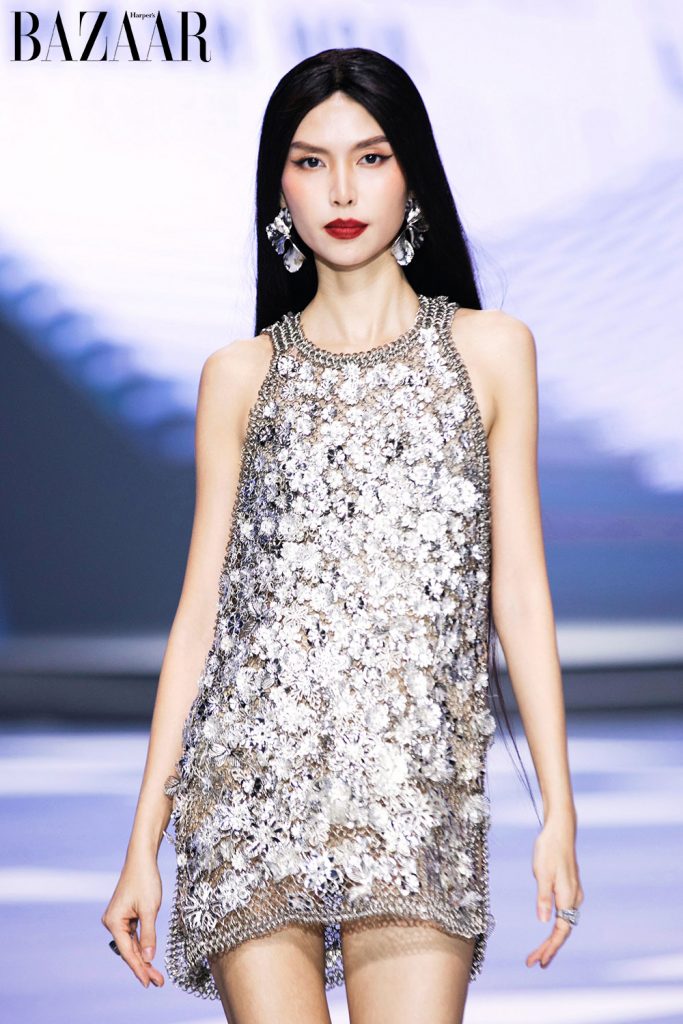 Lê Thanh Hòa "chạy deadline" tại Vietnam Next-Gen Fashion | Harper's Bazaar Việt Nam