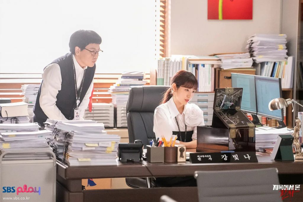 Thẩm phán đến từ địa ngục là phim hay nhất của Park Shin Hye | Harper's ...