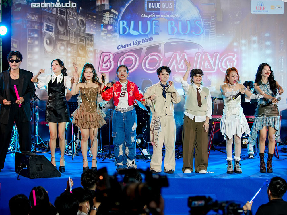 Hoàng Yến Chibi tham gia gameshow âm nhạc thực tế Blue Bus | Harper's Bazaar Việt Nam