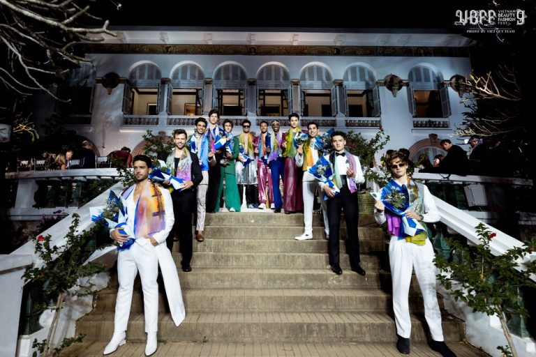 VBFF 9: Hoa hậu Quế Anh trình diễn cạnh 60 nam vương | Harper's Bazaar ...