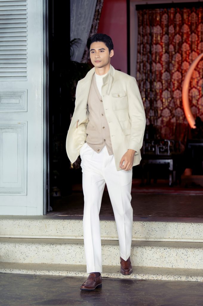 VBFF 9: Hoa hậu Quế Anh trình diễn cạnh 60 nam vương | Harper's Bazaar ...