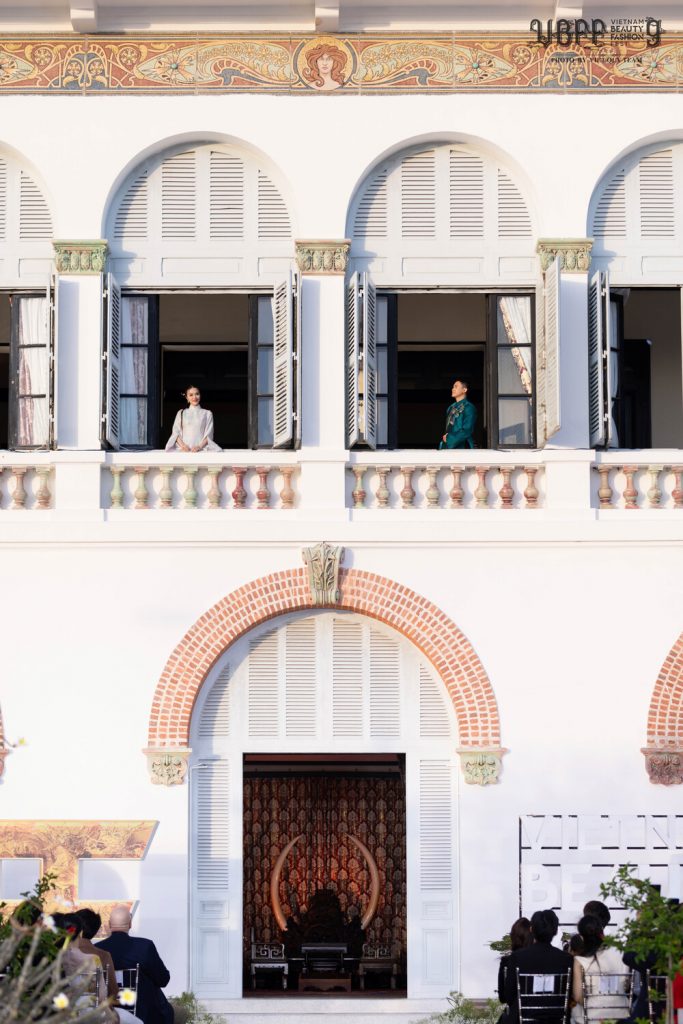 VBFF 9: Hoa hậu Quế Anh trình diễn cạnh 60 nam vương | Harper's Bazaar ...