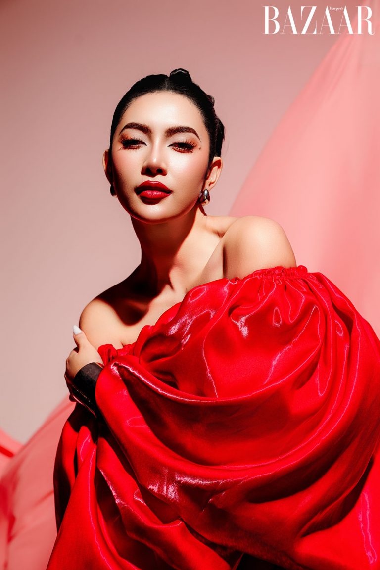 Hoa hậu Thu Uyên khoe nhan sắc rạng rỡ trong bộ ảnh kết năm 2024