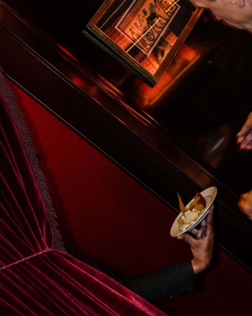 Điểm hẹn hò siêu sang của Jennie và Rosé tại New York | Harper's Bazaar ...