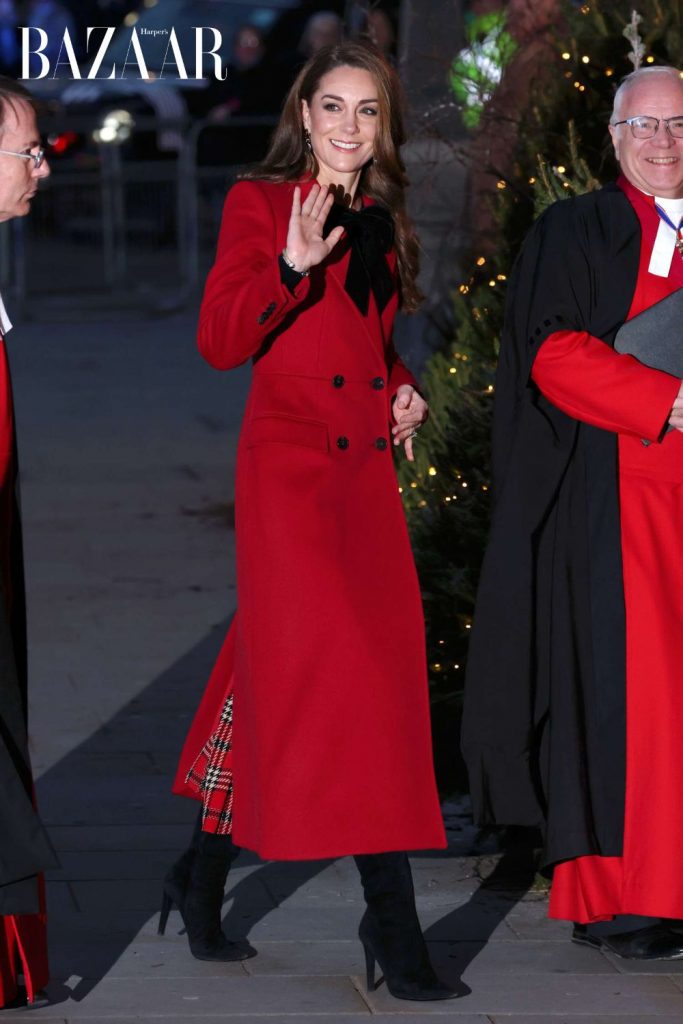 Kate Middleton mách bạn cách diện màu đỏ Giáng Sinh đúng điệu | Harper ...