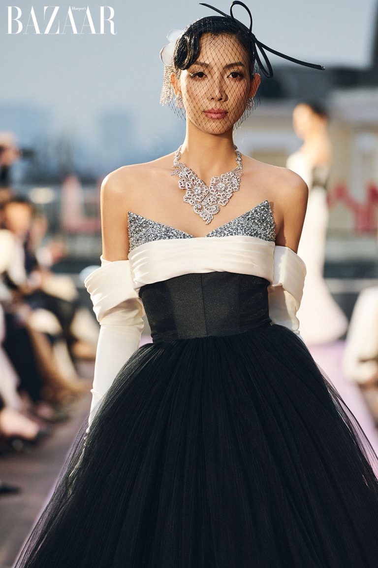 Linh Đoàn đưa nghệ thuật khảm trai vào BST Xuân Hè 2025 | Harper's ...