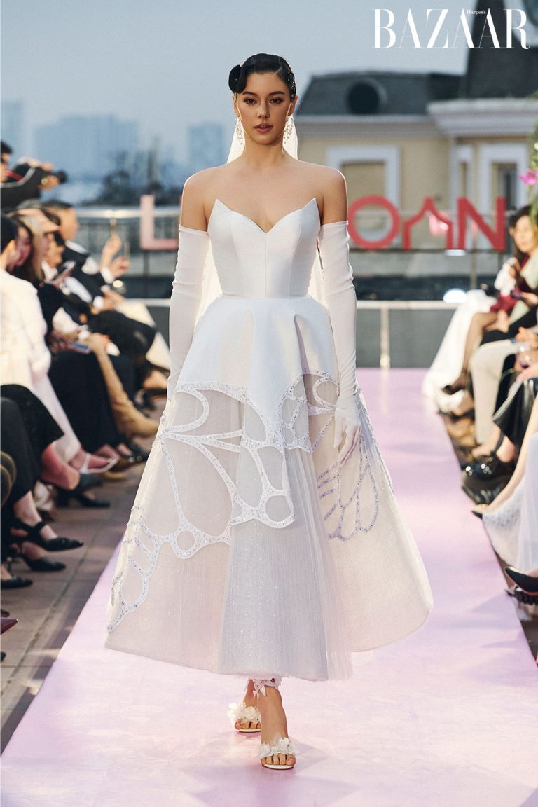 Linh Đoàn đưa nghệ thuật khảm trai vào BST Xuân Hè 2025 | Harper's ...