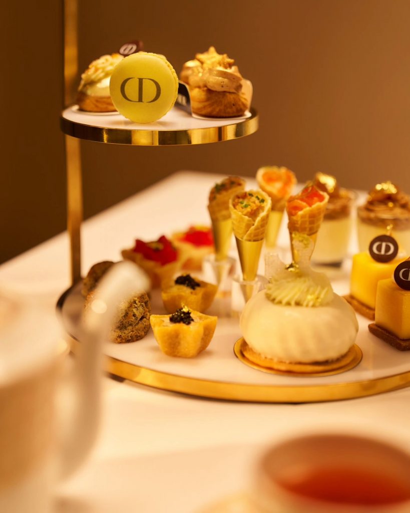 Đi du lịch Singapore, đừng quên check-in Dior Café | Harper's Bazaar ...